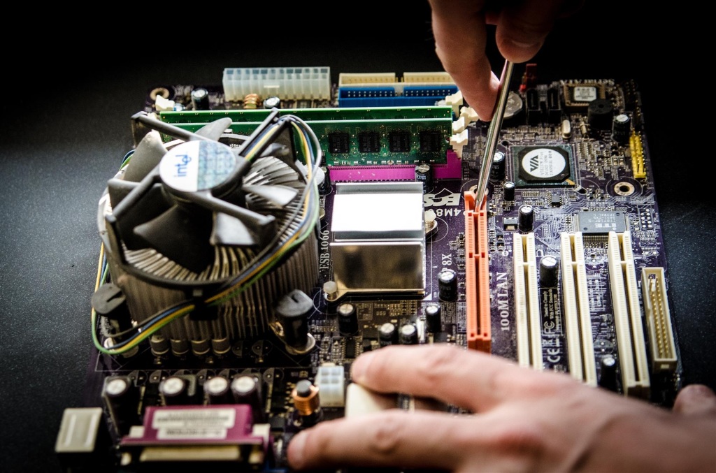 motherboard computer repair - GoodwinTek